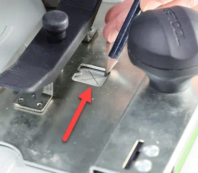 Como criar filas de orifícios com a tupia da Festool